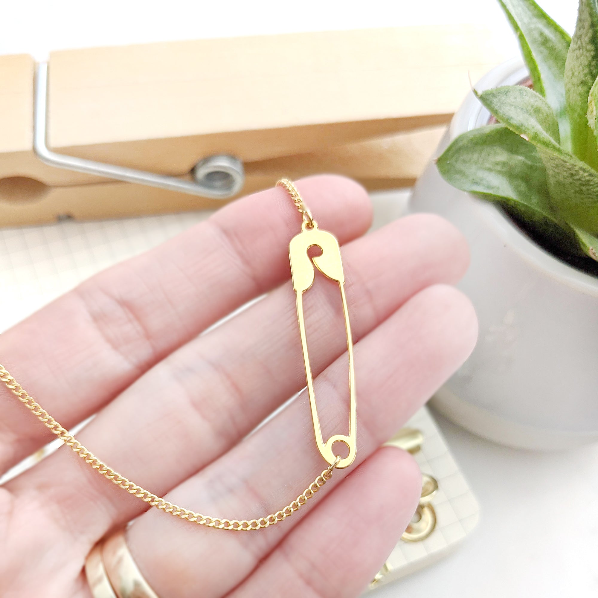 Safety Pin Necklace Gold / Silver – Shany Design Studio